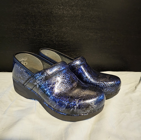 Dansko | Shoes | Dansko Xp 2 Blue And Purple Snakeskin Print Clogs Size ...